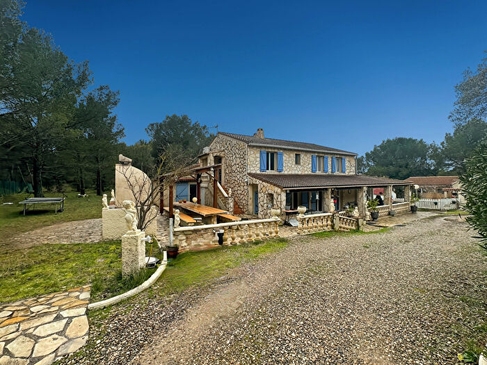 Maison à vendre - Lambesc - 12 pièces - 9 chambres