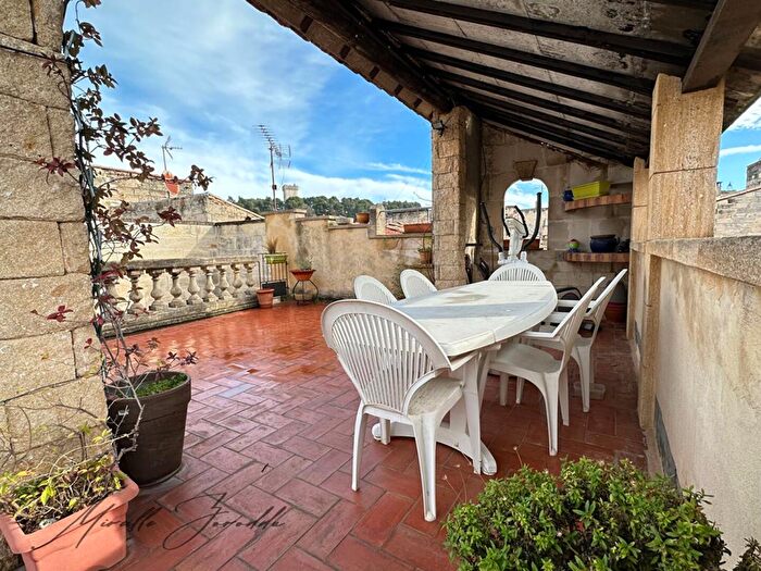 Maison à vendre - Beaucaire, Centre-ville - 6 pièces - 4 chambres