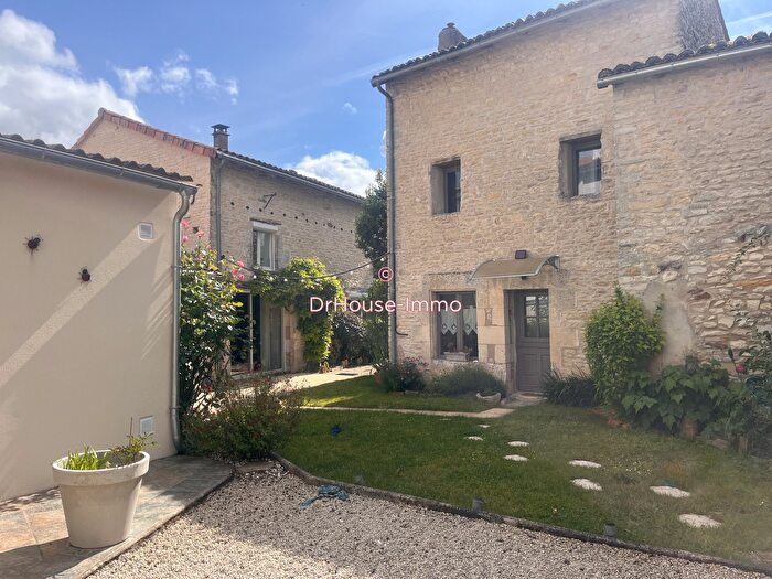Maison 7 pièces à vendre - Neuville-de-Poitou