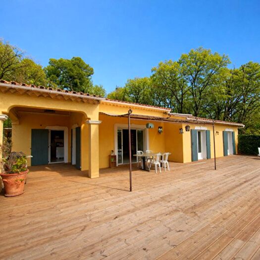 Saint-Antonin-du-Var : Maison 5 pièces à vendre