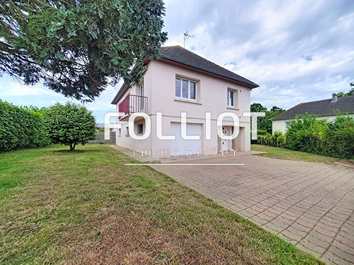 Maison 5 pièces à Saint-Symphorien-le-Valois, à vendre