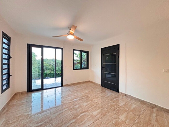 Maison à louer - Les Abymes - 2 pièces - 1 chambre