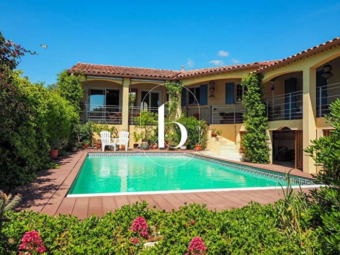 Maison à vendre - Castillon-du-Gard - 6 pièces - 4 chambres