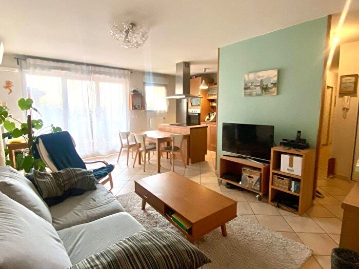 Appartement à louer - Saint-Martin-dHères - 3 pièces - 2 chambres