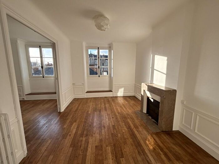 Appartement à louer - Quartiers Centre, Saint-Hélier, Gare - 4 pièces