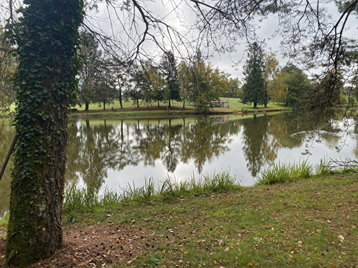 Maison à vendre - Saint-Hilaire-les-Places - 8 pièces - 5 chambres