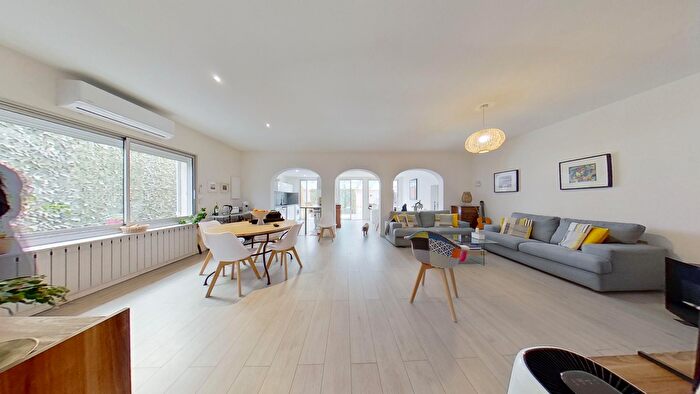 Maisons à vendre et appartements à louer - 1
