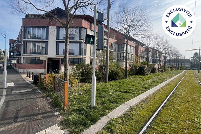 Appartement 1 pièce à Fleury-les-Aubrais, Centre-ville, Lamballe, à vendre
