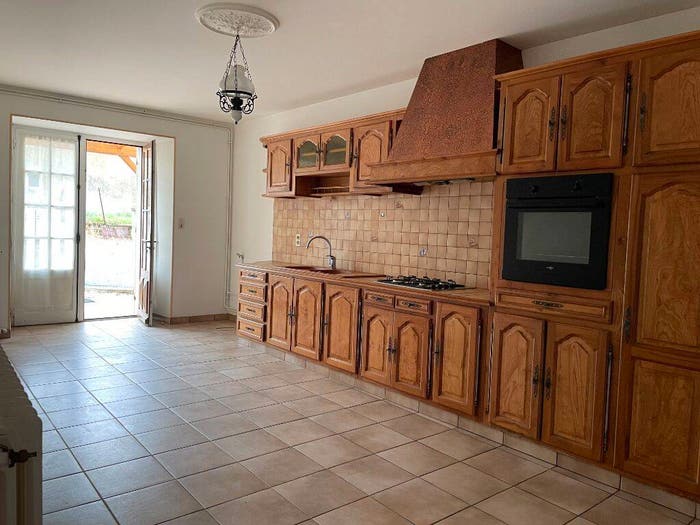 Antezant-la-Chapelle : Maison 5 pièces à louer