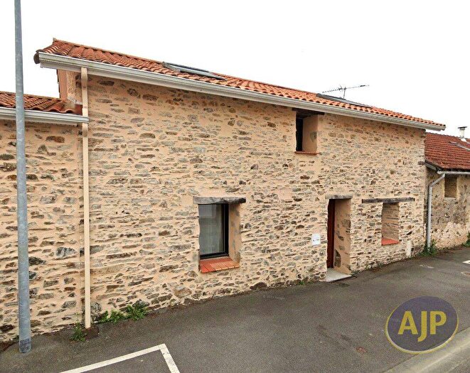 Maison 6 pièces à louer à Saint-Hilaire-de-Chaléons