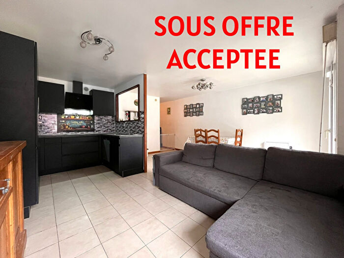 Appartement à vendre - Cluses, Centre-ville - 5 pièces - 3 chambres