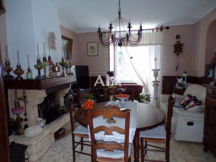 Maison à vendre - Ruffec - 5 pièces - 3 chambres