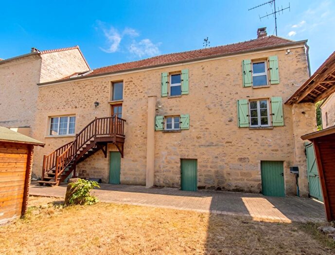 Oinville-sur-Montcient : Maison 5 pièces à vendre