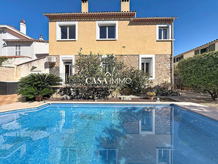 Maison à vendre - Hyères, Centre-ville - 8 pièces - 6 chambres