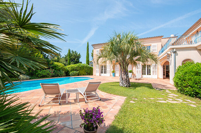 Maison à vendre - Saint-Raphaël, Plateau Notre-Dame - 8 pièces - 6 chambres