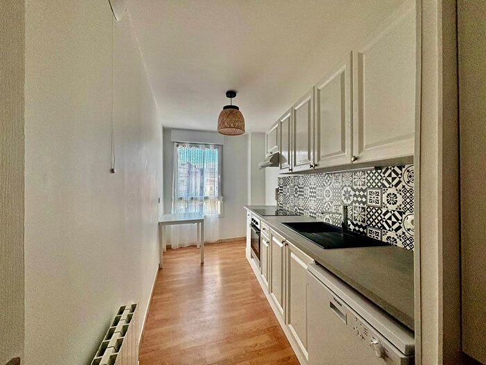 Appartement à louer - Coteau Nord Ouest Nord, Épernay - 3 pièces - 2 chambres