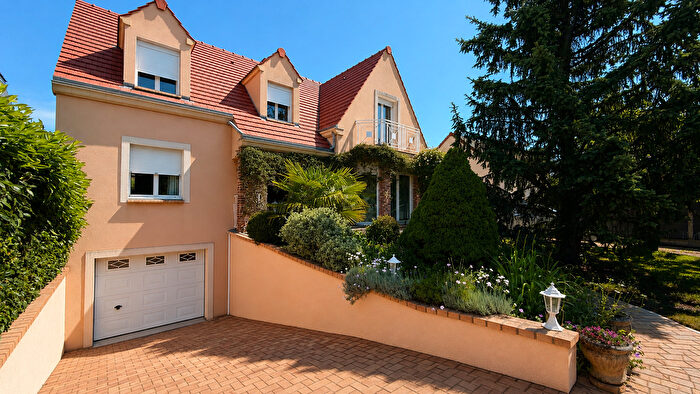 Le Coudray-Montceaux : Maison 5 pièces à vendre