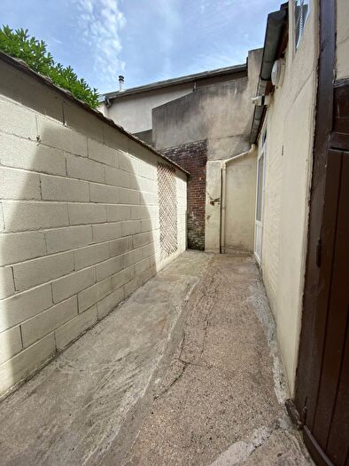 Maison à louer - Villeneuve-sur-Yonne - 3 pièces - 2 chambres