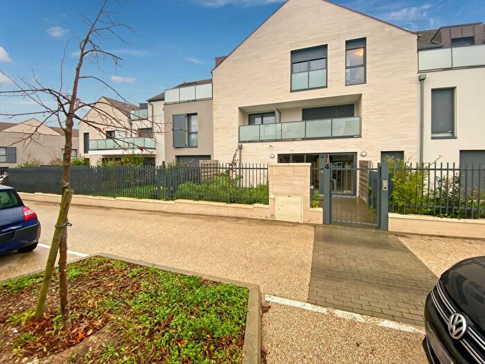 Appartement à louer - Les Residences, Noisy-le-Roi - 1 pièce