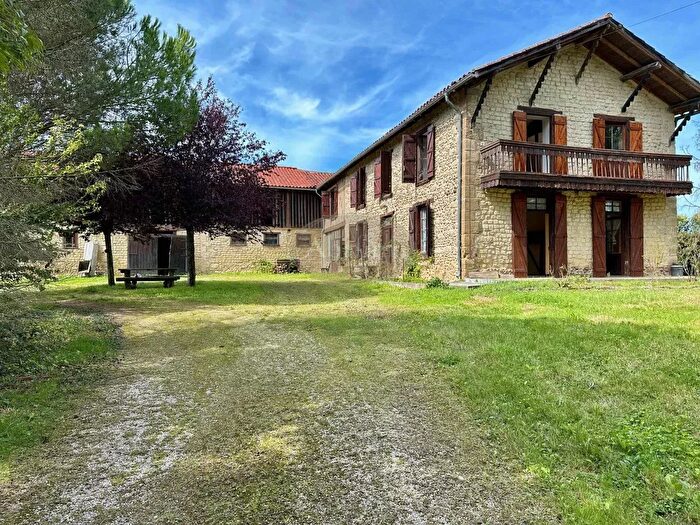 Maison à vendre - Monléon-Magnoac - 6 pièces - 4 chambres