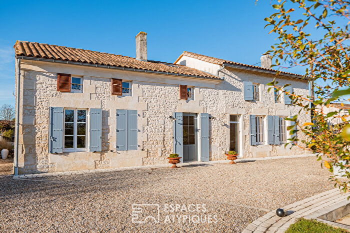 Maison à vendre - Saint-Germain-de-Lusignan - 13 pièces - 8 chambres