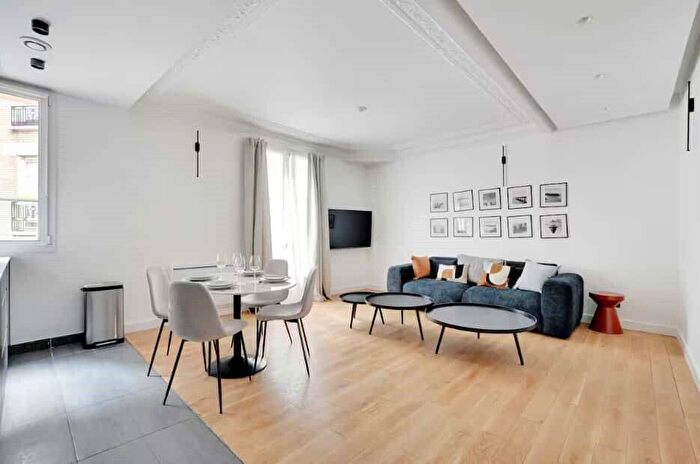 Appartement à louer - Clignancourt-Jules Joffrin, Paris ème arrondissement - 3 pièces - 2 chambres