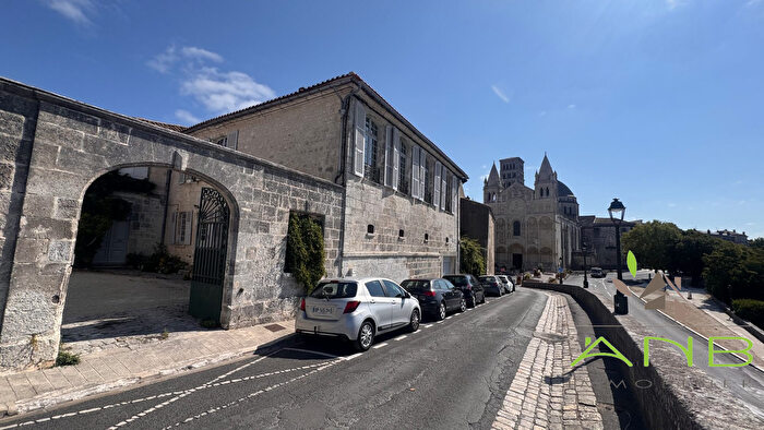 Maison 9 pièces à Angoulême, Le Vieil Angoulême, à vendre