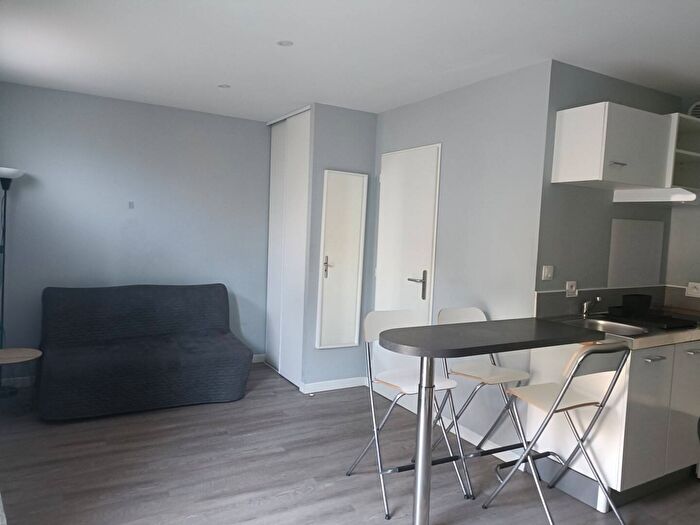 Appartement à louer - Barbâtre-Saint Remy-Verrerie, Reims - 1 pièce