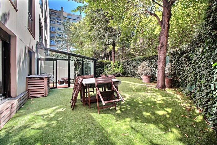 Appartement à louer - Chaillot, Paris ème arrondissement - 3 pièces - 2 chambres