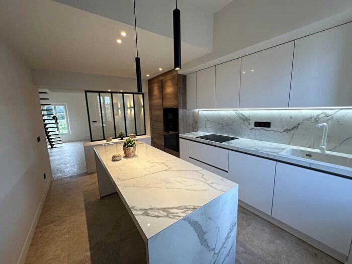 Appartement à vendre - Aix-en-Provence, Les Milles - 5 pièces - 3 chambres