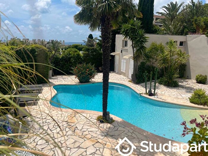 Appartement à louer - Saint Jean, Antibes - 1 pièce