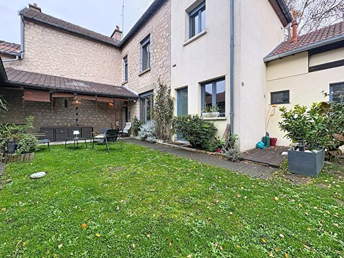 Maison à louer - Prouilly - 8 pièces - 5 chambres