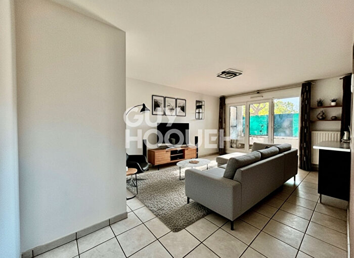 Appartement à vendre - Vaulx-en-Velin, Village - 3 pièces - 2 chambres