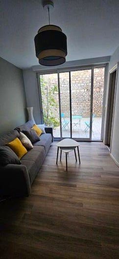 Centre Ville, Niort : Appartement 2 pièces à louer