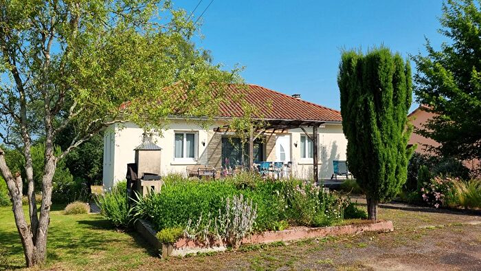 Maison à vendre - Nontron - 5 pièces - 3 chambres