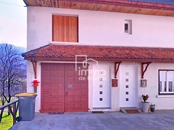 Appartement à louer - Montanges - 3 pièces - 2 chambres