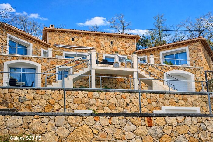 Maison à vendre - Le Cannet-des-Maures - 7 pièces - 4 chambres