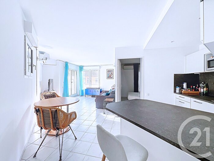 Appartement à vendre - Vallauris, Golfe Juan, Vieux Port - 2 pièces - 1 chambre