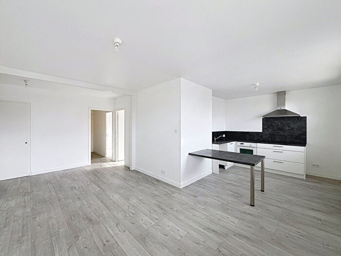 Appartement à vendre - Bourgoin-Jallieu - 3 pièces - 2 chambres