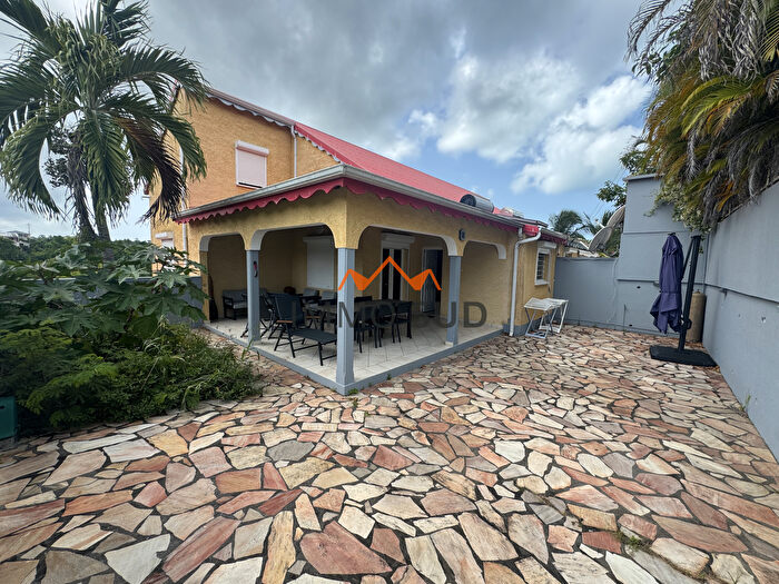 Maison à louer - Le Gosier - 5 pièces - 4 chambres