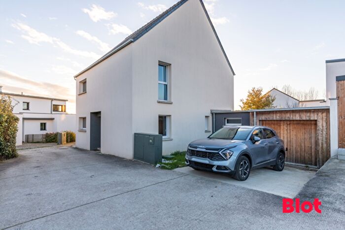 Maison à vendre - Châteaubourg - 7 pièces - 5 chambres