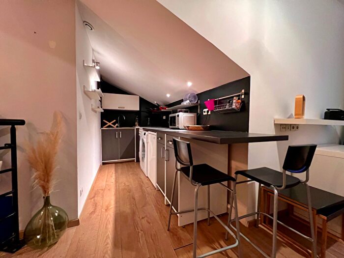 Appartement à louer - Grenoble, Centre-ville - 2 pièces - 1 chambre