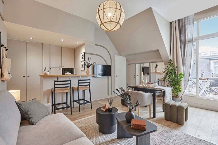 Appartement à louer - Saint Philippe du Roule, Paris ème arrondissement - 1 pièce