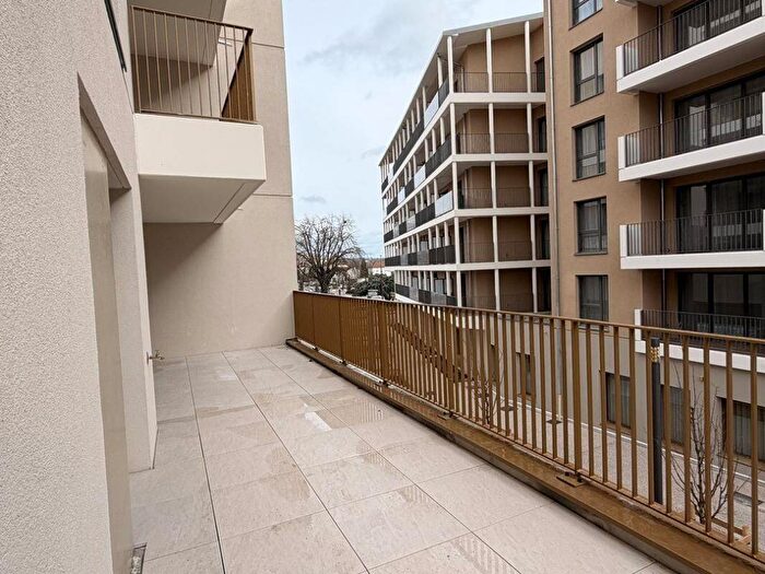 Appartement à louer - Le Centre-Centre Ville, Roanne - 3 pièces - 2 chambres