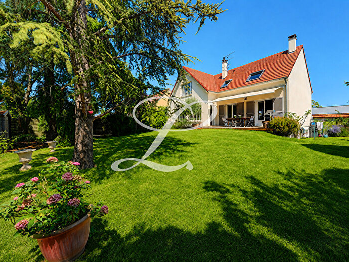 Maison 6 pièces à Le Mesnil-le-Roi, à vendre