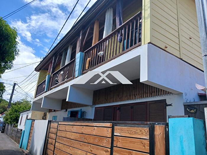 Maison à vendre - Saint-Pierre, Terre Sainte, Université - 6 pièces - 3 chambres