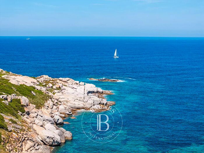 Maison à vendre - Lumio - 8 pièces - 7 chambres