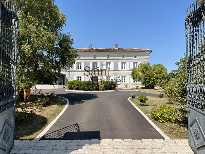 Maison à vendre - Hiersac - 7 pièces - 4 chambres