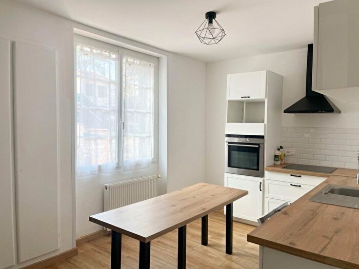 Ruelle-sur-Touvre : Maison 7 pièces à vendre
