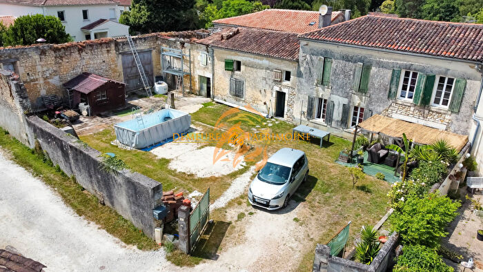 Maison à vendre - Cherves-Richemont - 4 pièces - 3 chambres